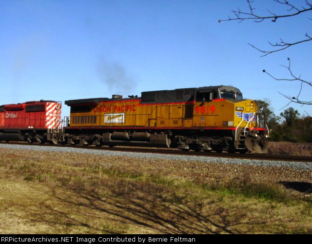 UP 9819 (C44-9W) and trailing SD40-2 CP Rail 6040, leads Q685-16